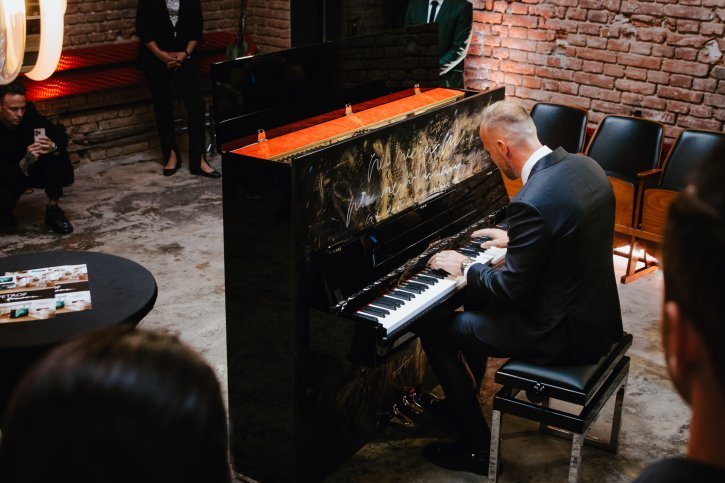 PETROF Gemini: A high-end upright piano with an epoch-making design ...